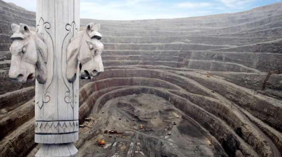 Russian diamond producer Alrosa buys big gold deposit from Polyus